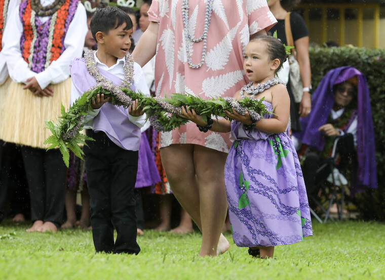 Honoring Queen Lili‘uokalani: Hula halau, visitors celebrate queen’s ...